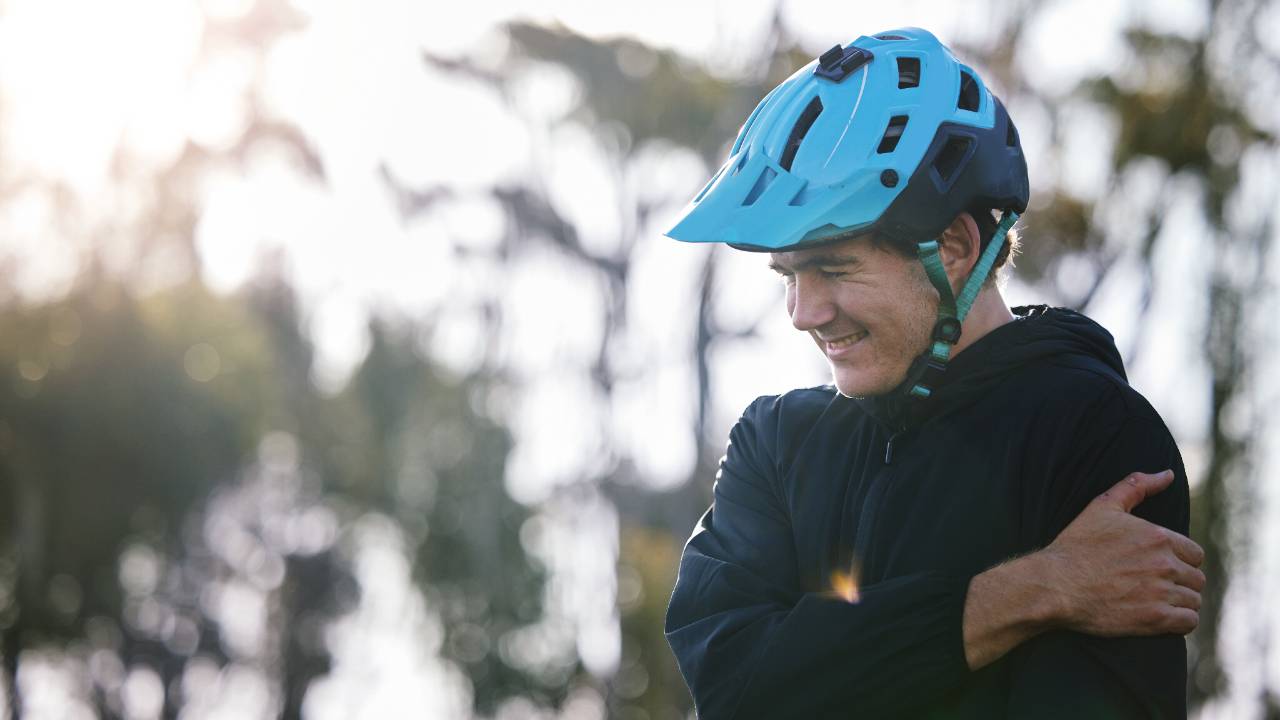 How to Deal with Cycling Shoulder Pain