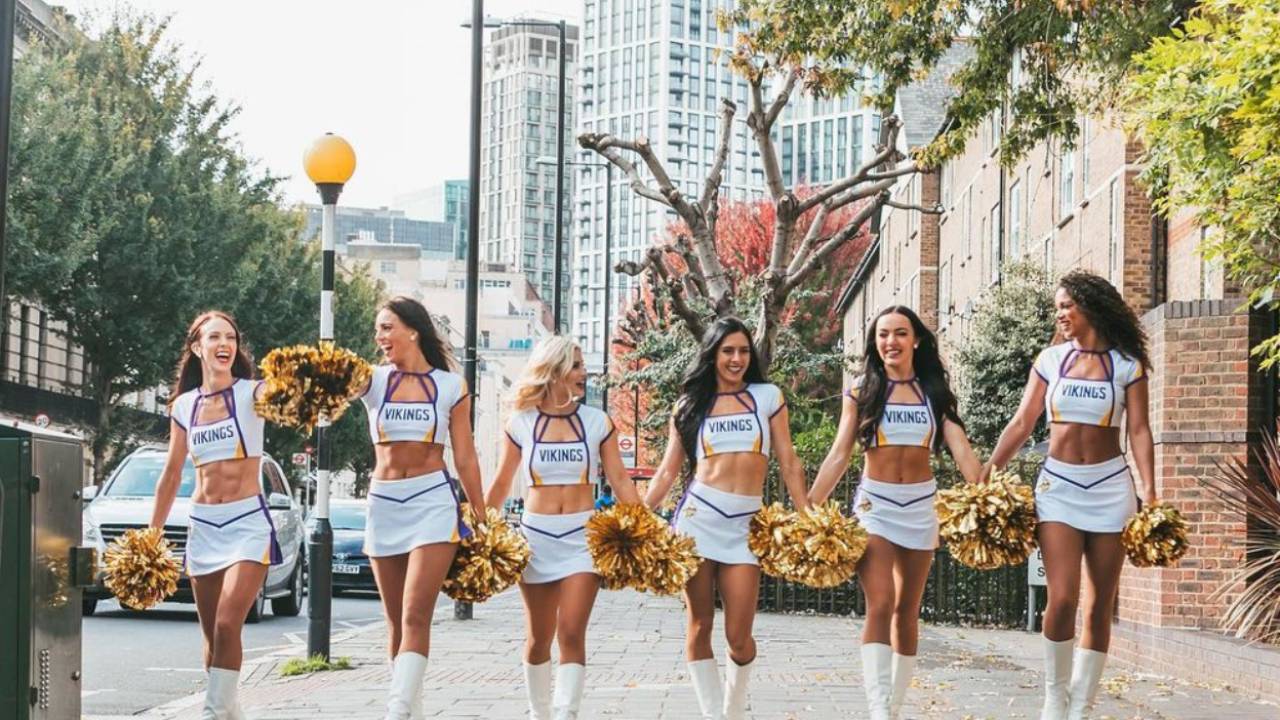 How Do Professional Cheerleaders Help the Community?