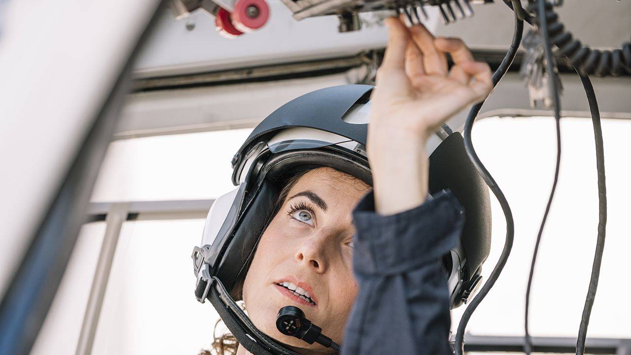 How Do Variations in Temperature Affect the Altimeter?