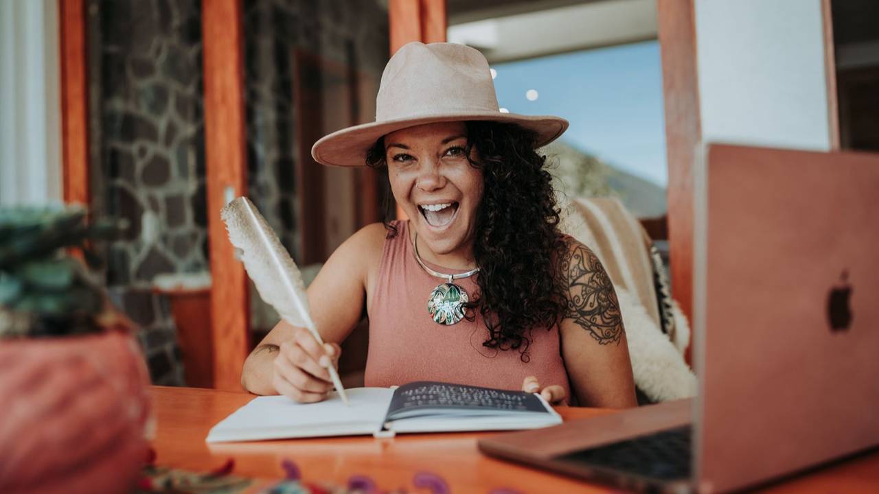 Magnetic Messaging Mastery Course With Christina Gomes