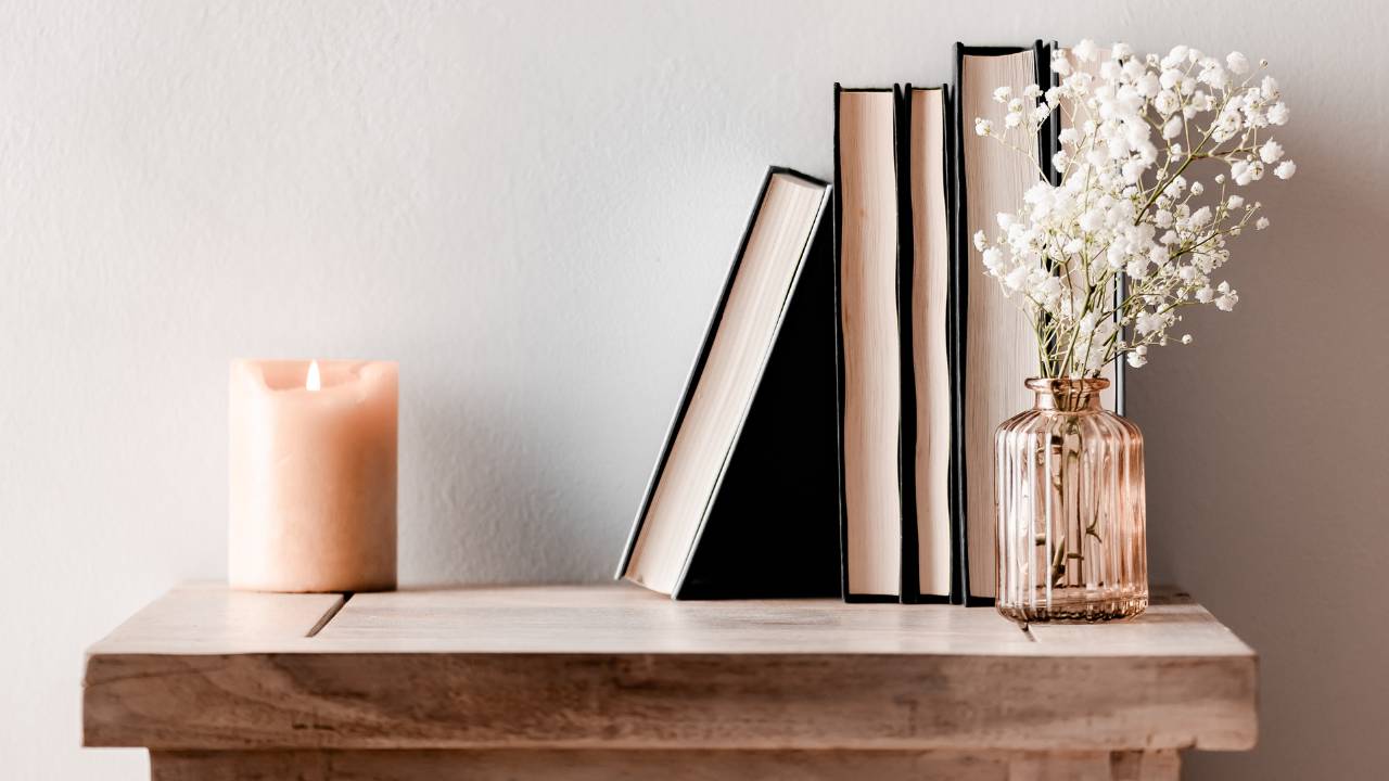 How To Hook Your Readers' Curiosity (Without Being Vague)