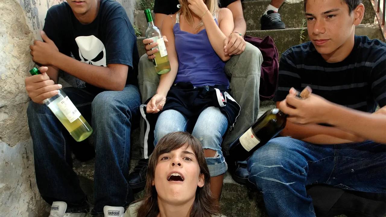 Why teenagers should not drink alcohol