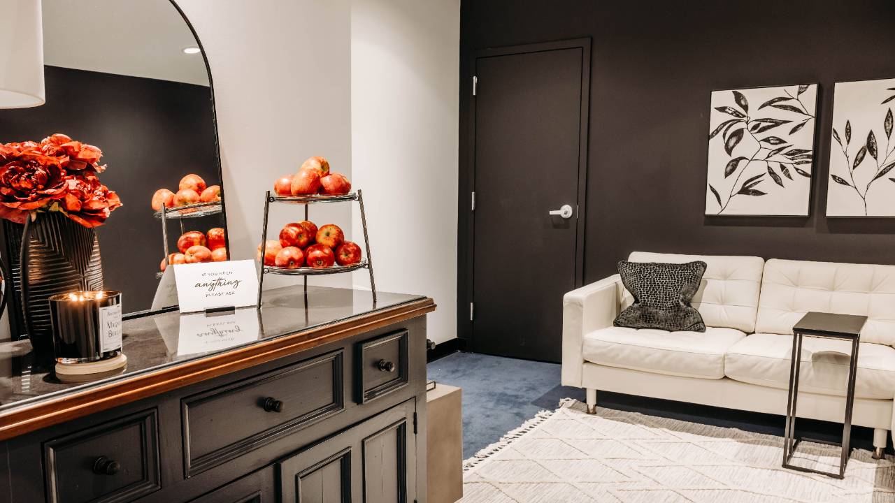Set the Stage for Success: 5 Tips for Designing the Perfect Green Room
