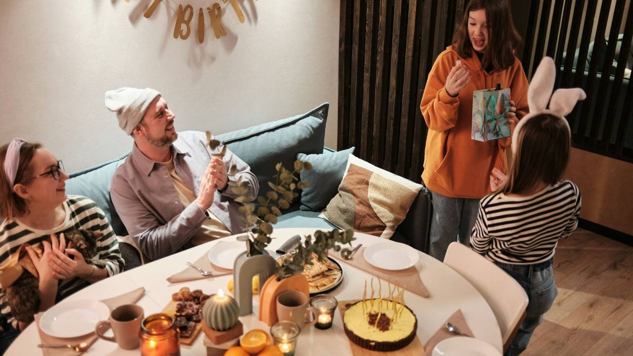 Stillhet rundt middagsbordet eller en livsviktig samtale?