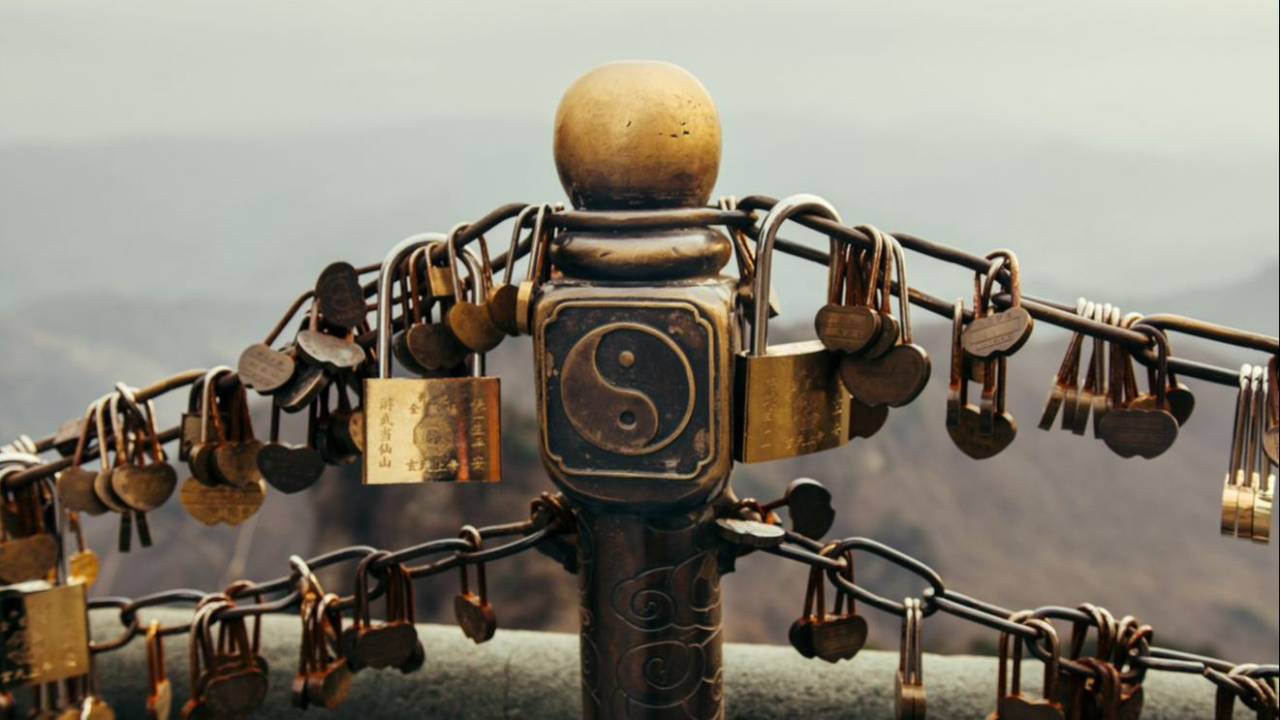 Taoism vs Buddhism: The Profound Tao-Buddha Connection