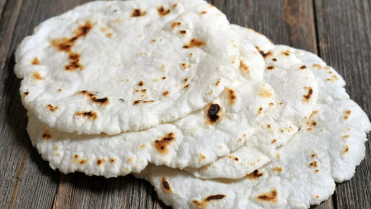 Rice Flour Roti (using steamed dough) - gluten-free! Oil-free!