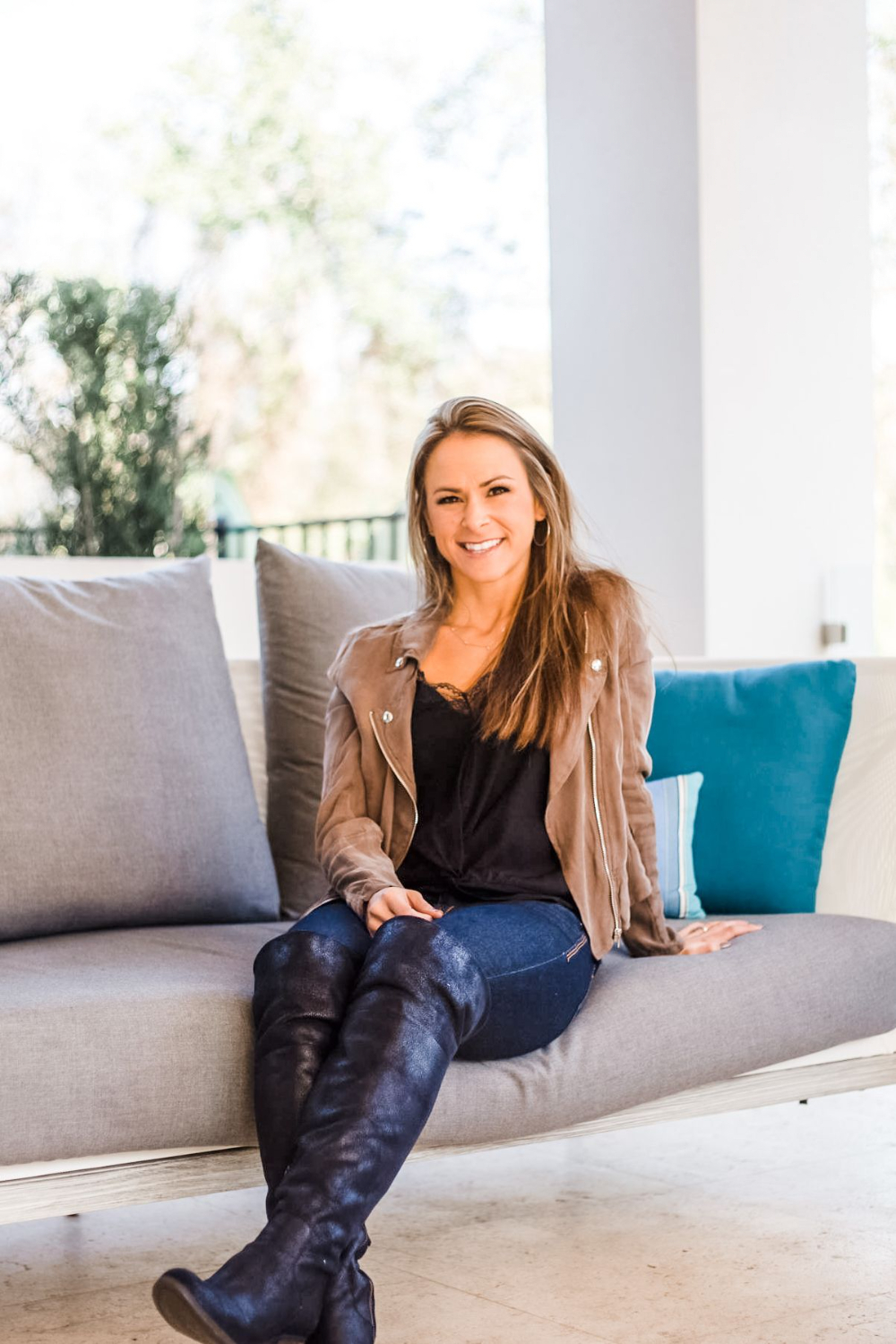 Dr. Laura Costello