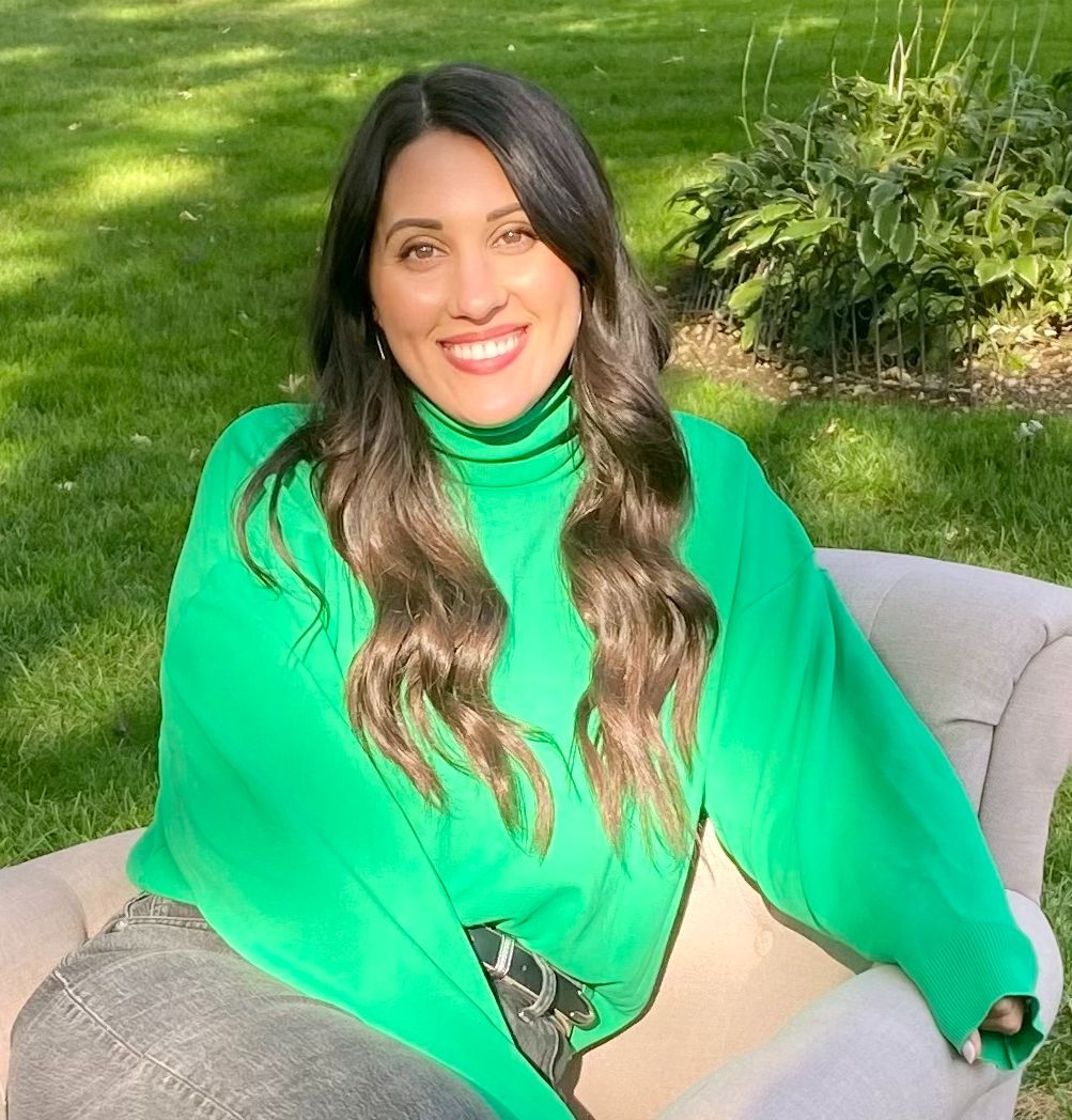 Find a Specialist for Outfit Planning, Shopping, or to Order Swatches