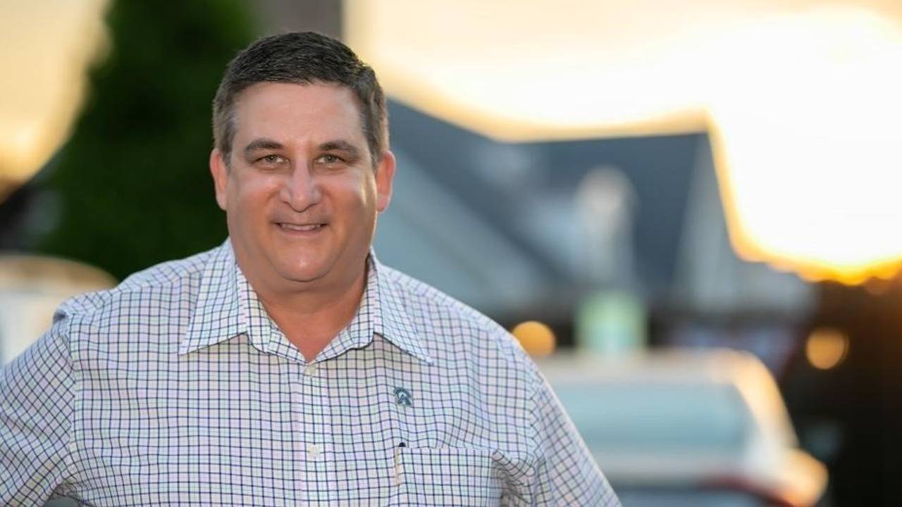 Contact Dr Wayne Pernell