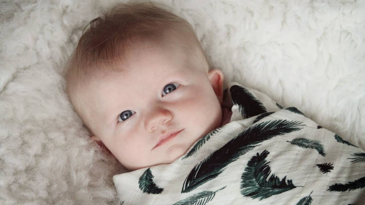 How to Swaddle a Baby: Two techniques to improve your baby’s sleep