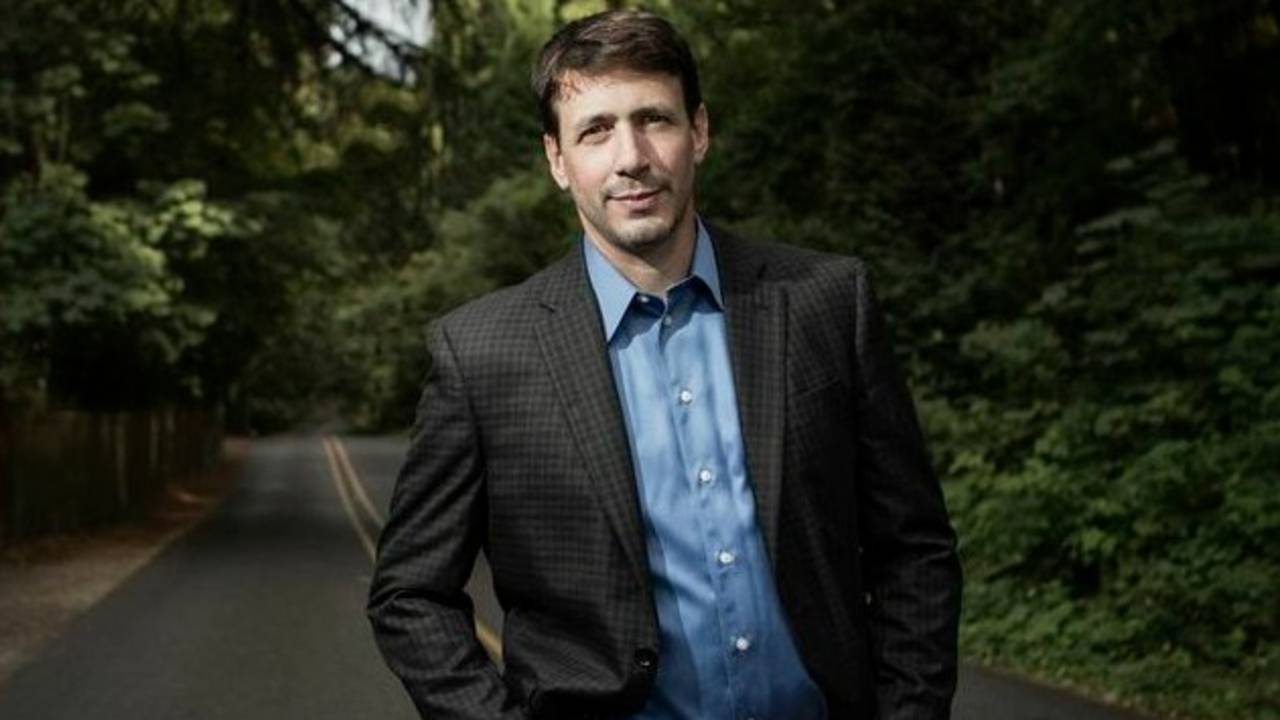 Dr. Robert Biswas-Diener on Waking up to Your Own Courage