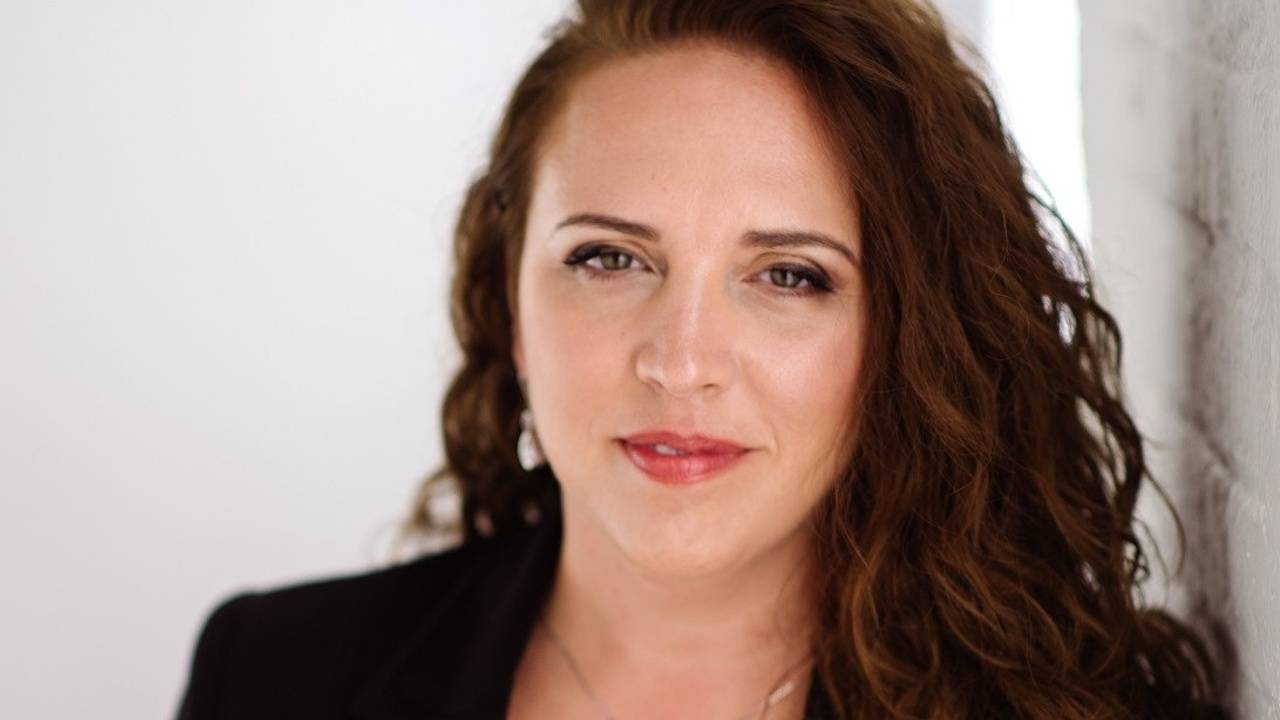 Need a PMO or Project Management Speaker? Discover Laura Barnard