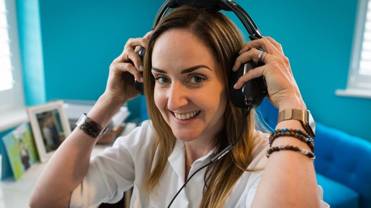 THE PRESENT AND SOBER PODCAST WITH ELLIE CROWE AND SAM GOLDFINCH