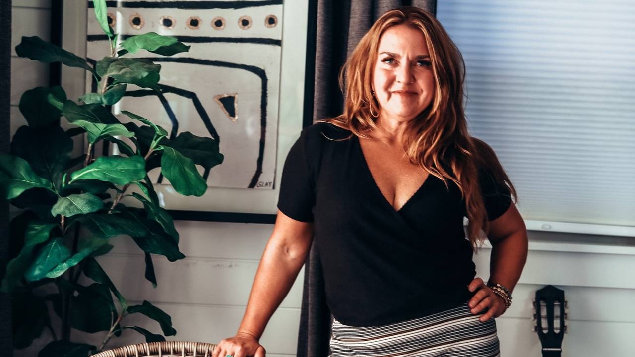 April Beach | Online Business Strategist, Podcast Host, Expert Advisor