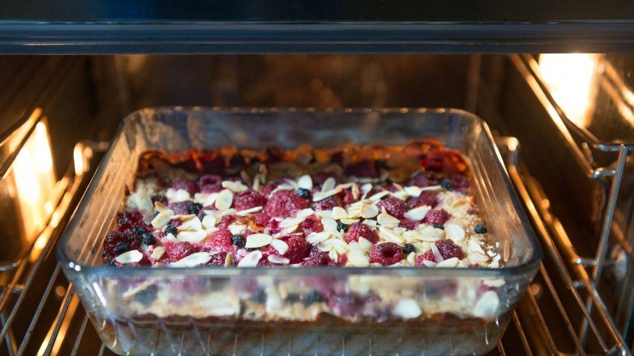Overnight Baked Berry Porridge