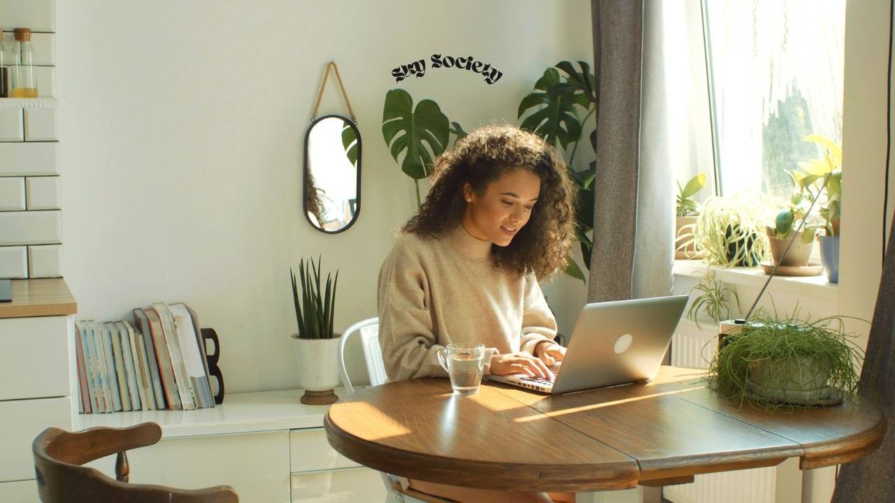 How to find a hiring manager's email (with email templates)