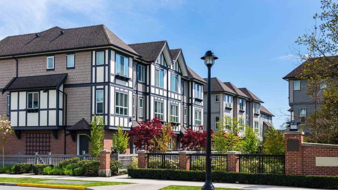 8 Reasons To Invest in Multifamily Apartments