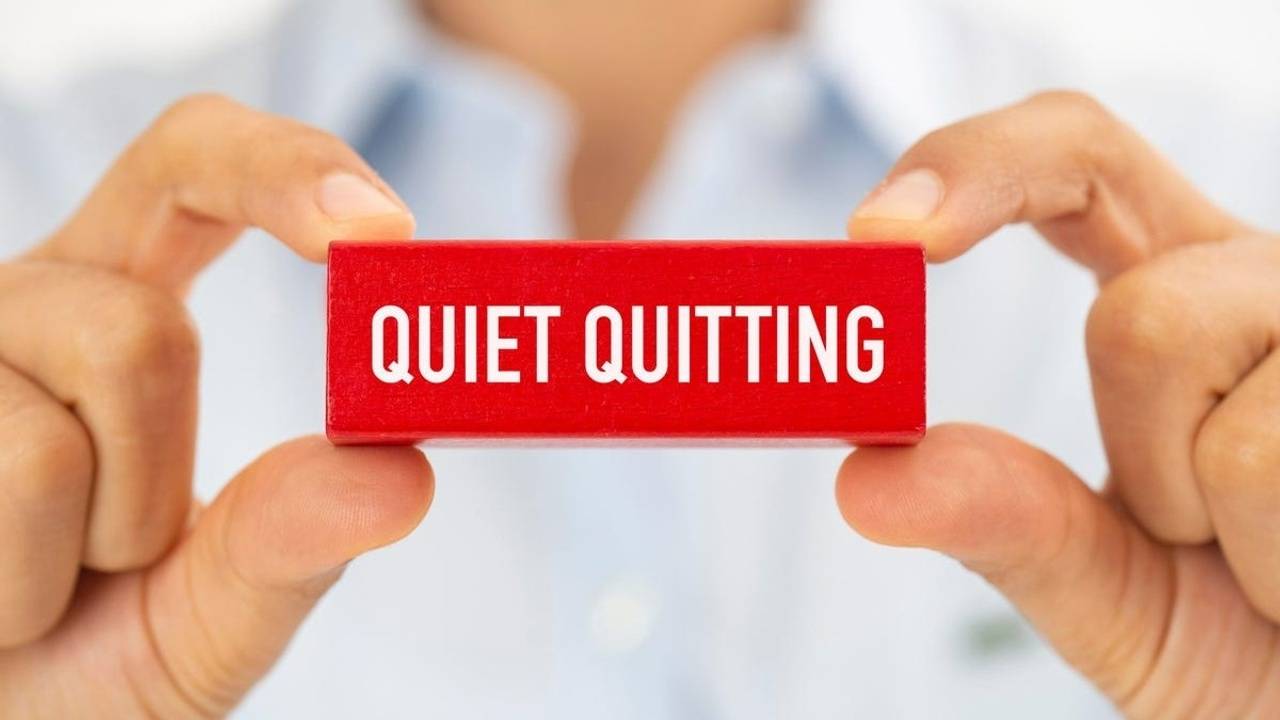 When People Around You Are Quiet Quitting