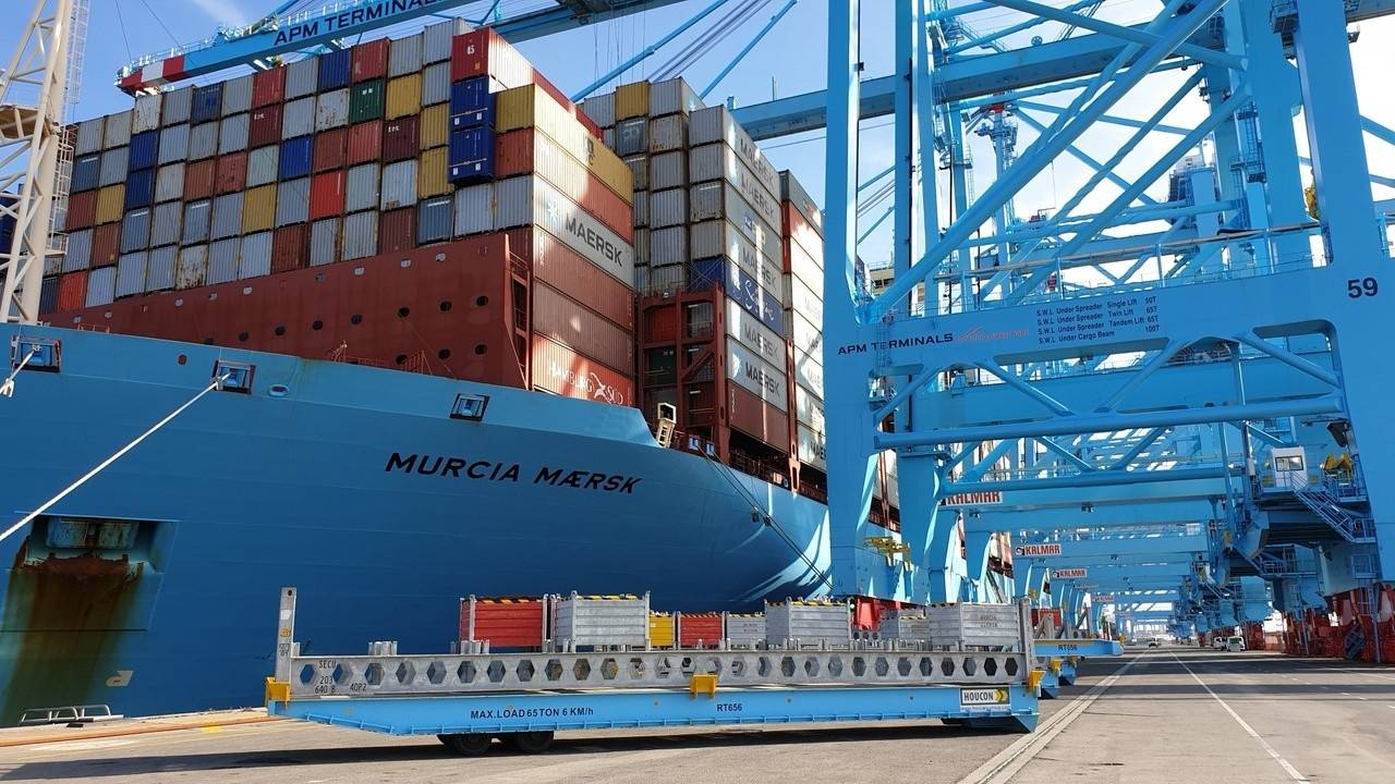 17 Surprising Facts About the Worldwide Shipping Industry