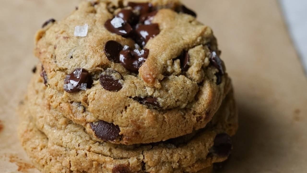 BAKERY CAFE CHOCOLATE CHIP COOKIES