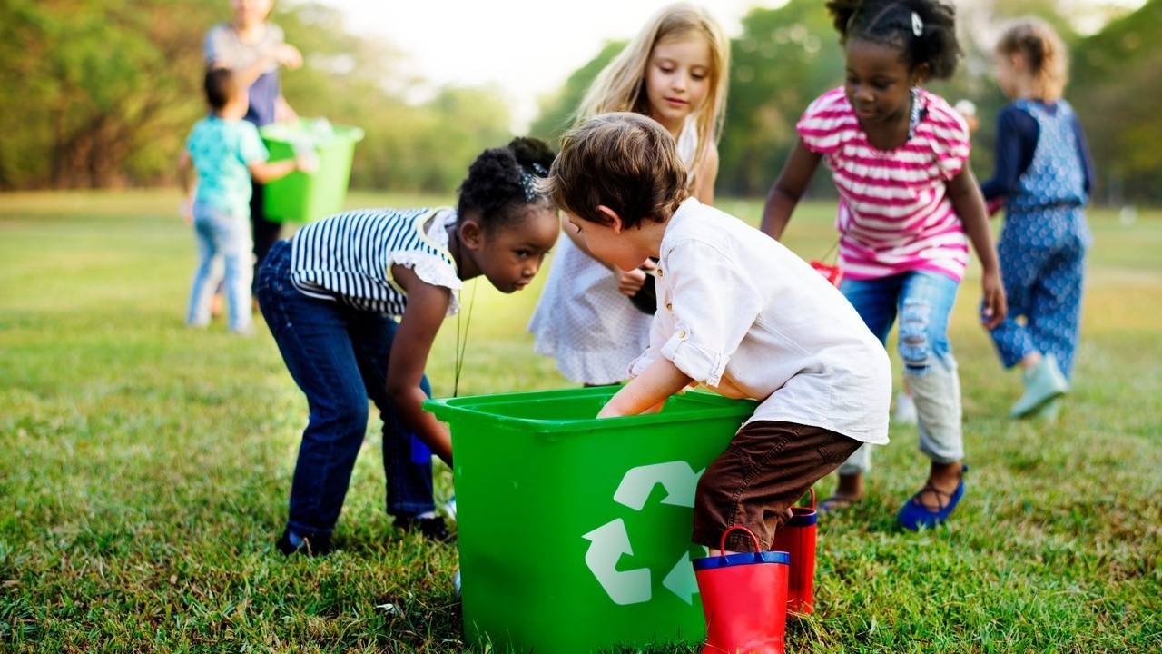 5 Ways To Teach Your Kids to Give Back | Blog | Digntiy of Children