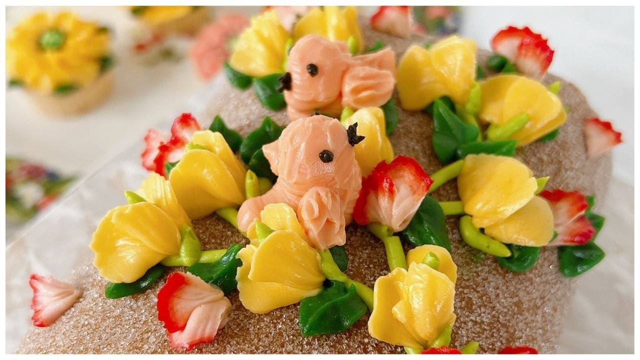 How to pipe Buttercream Flowers and Buttercream Birds