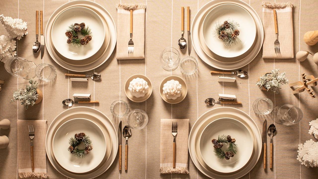 Styling and Training for Stores by Hosting Table