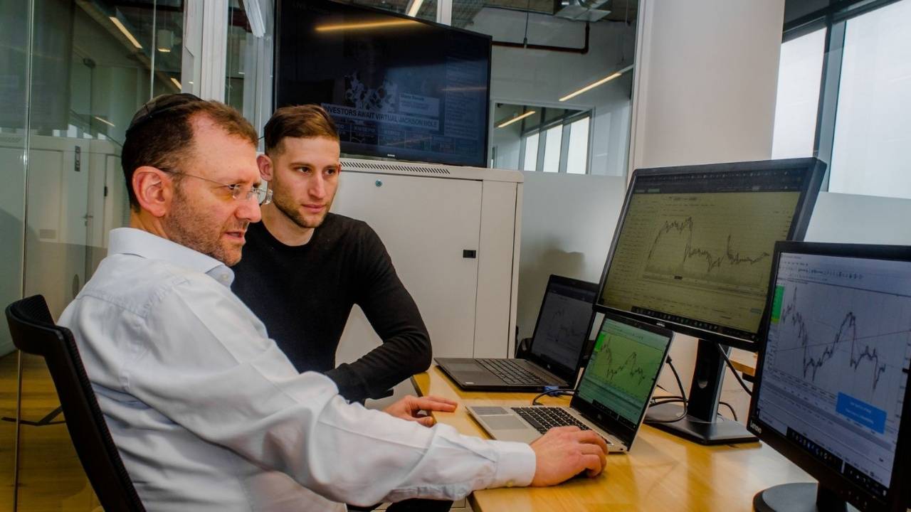 Learn to Trade: Thriiver's Advanced Technical Analysis Trading Course.