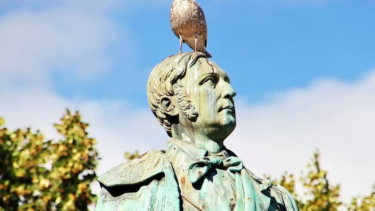 How To Write A Nonsense Poem In 5 Minutes (w/ Examples)