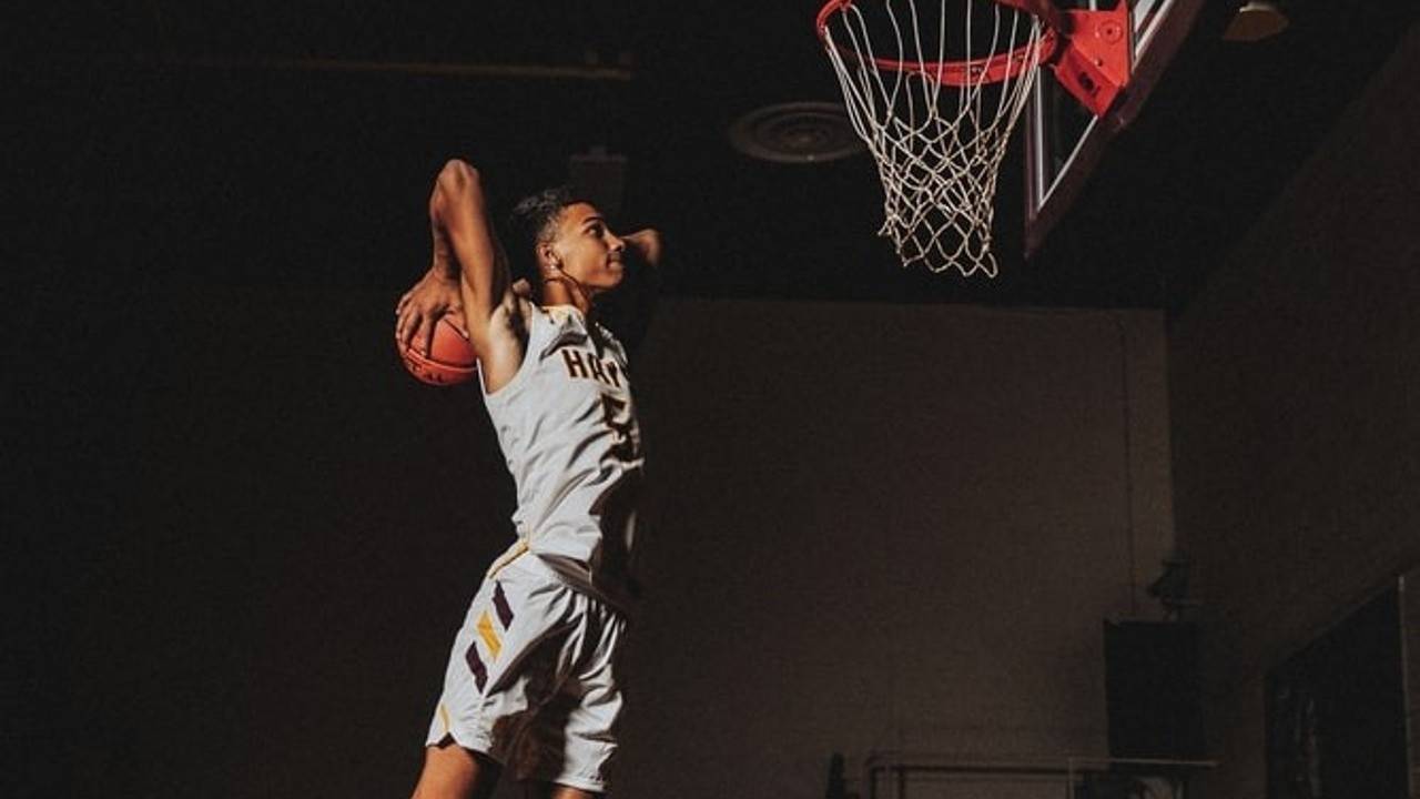 How To Write Slam Poetry: Everything You Should Know (+5 tips)