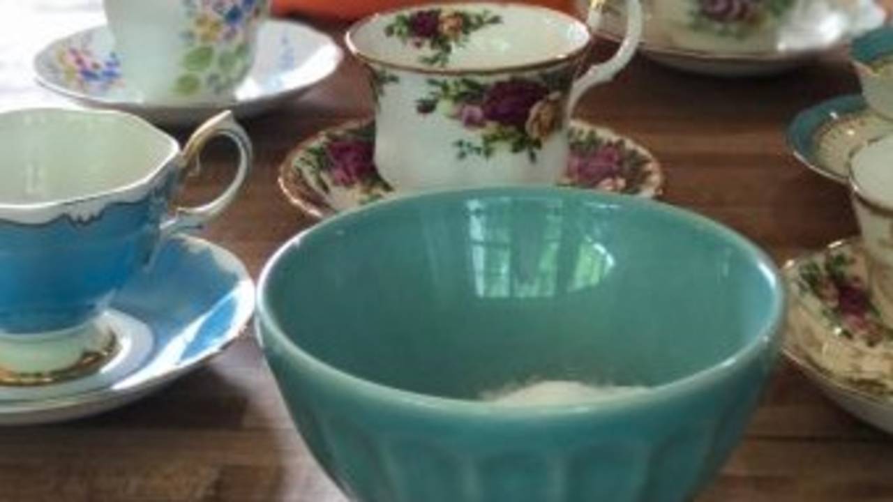 How to Clean Tea Cups (or anything with tea or coffee stains!)