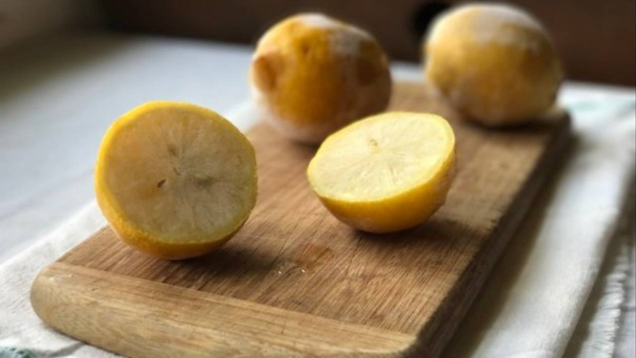 Did you know that you can easily freeze lemons?