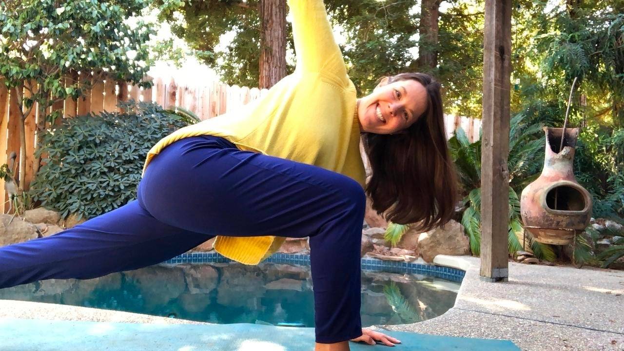 Tight Hips? Try the Gator Step with a Twist Exercise!