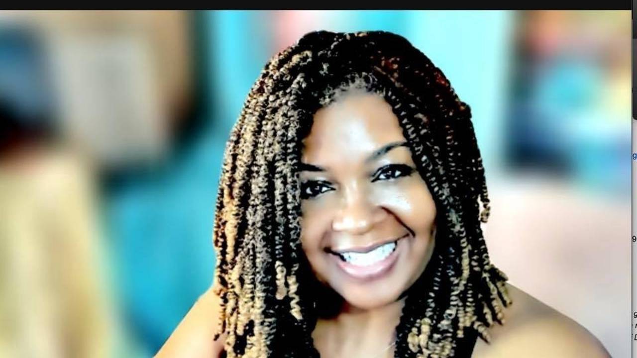 [Zoom Queen] Feature Update - Blurred Background via zoom