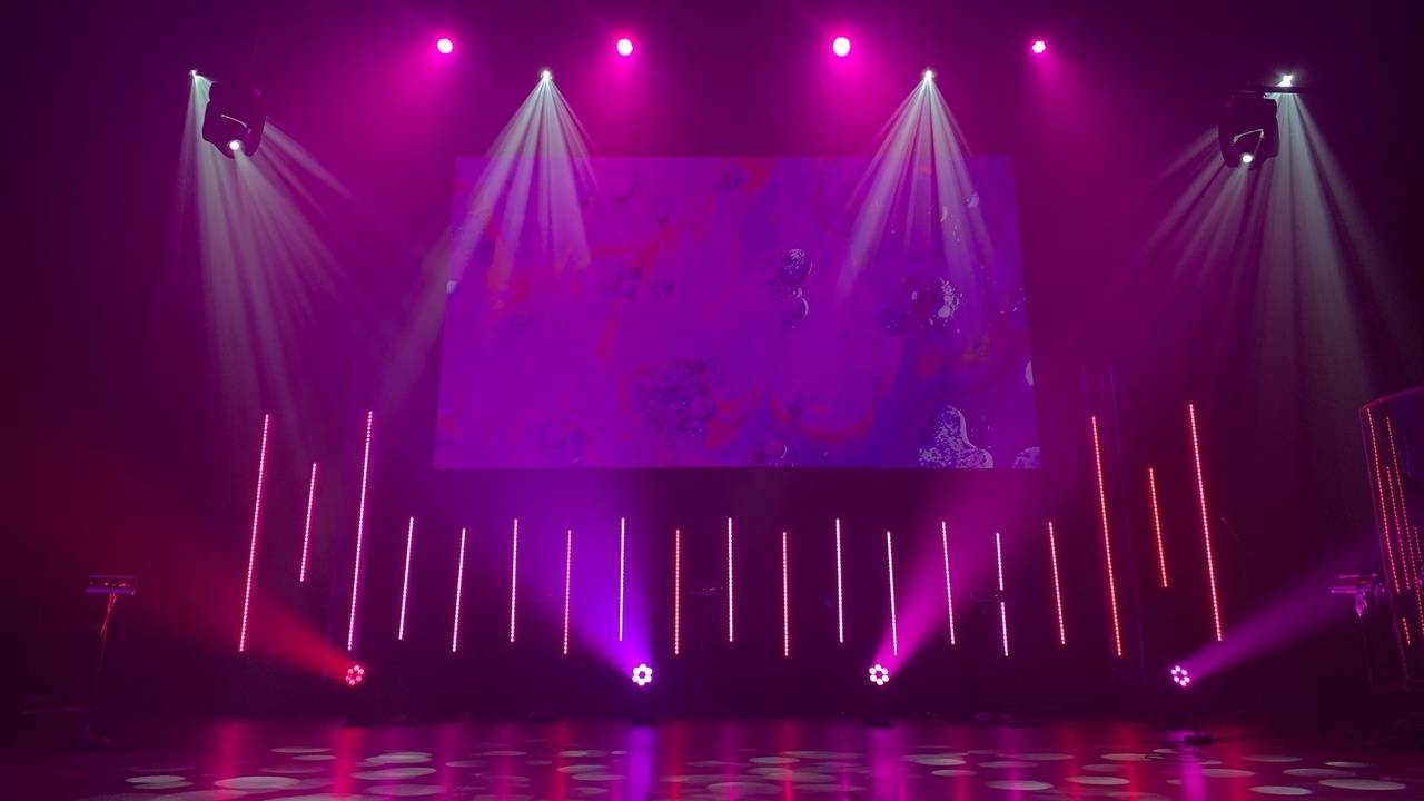 What Is Stage Presence? (And 5 Tips Every Pro Cheerleader Needs)