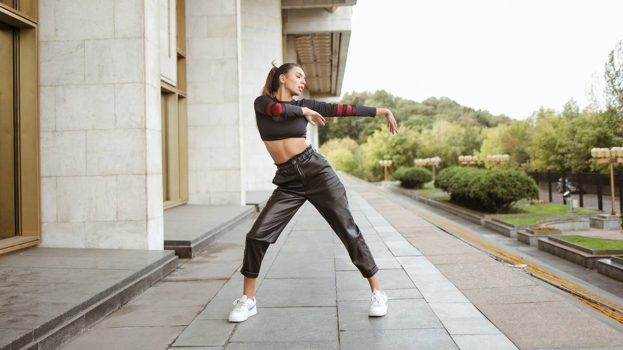 4 Zumba Moves to Warm Your Body up for Dancing or a Workout