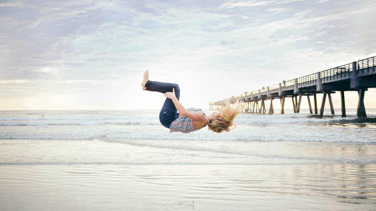 A Basic Guide to Tumbling for Professional Cheerleading