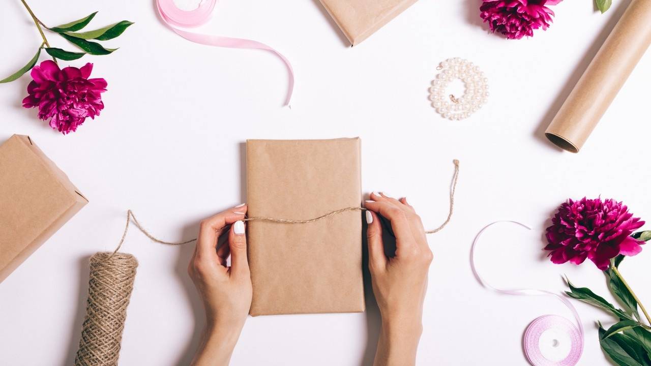 Learn the tips to regift tactfully with hurting anyone