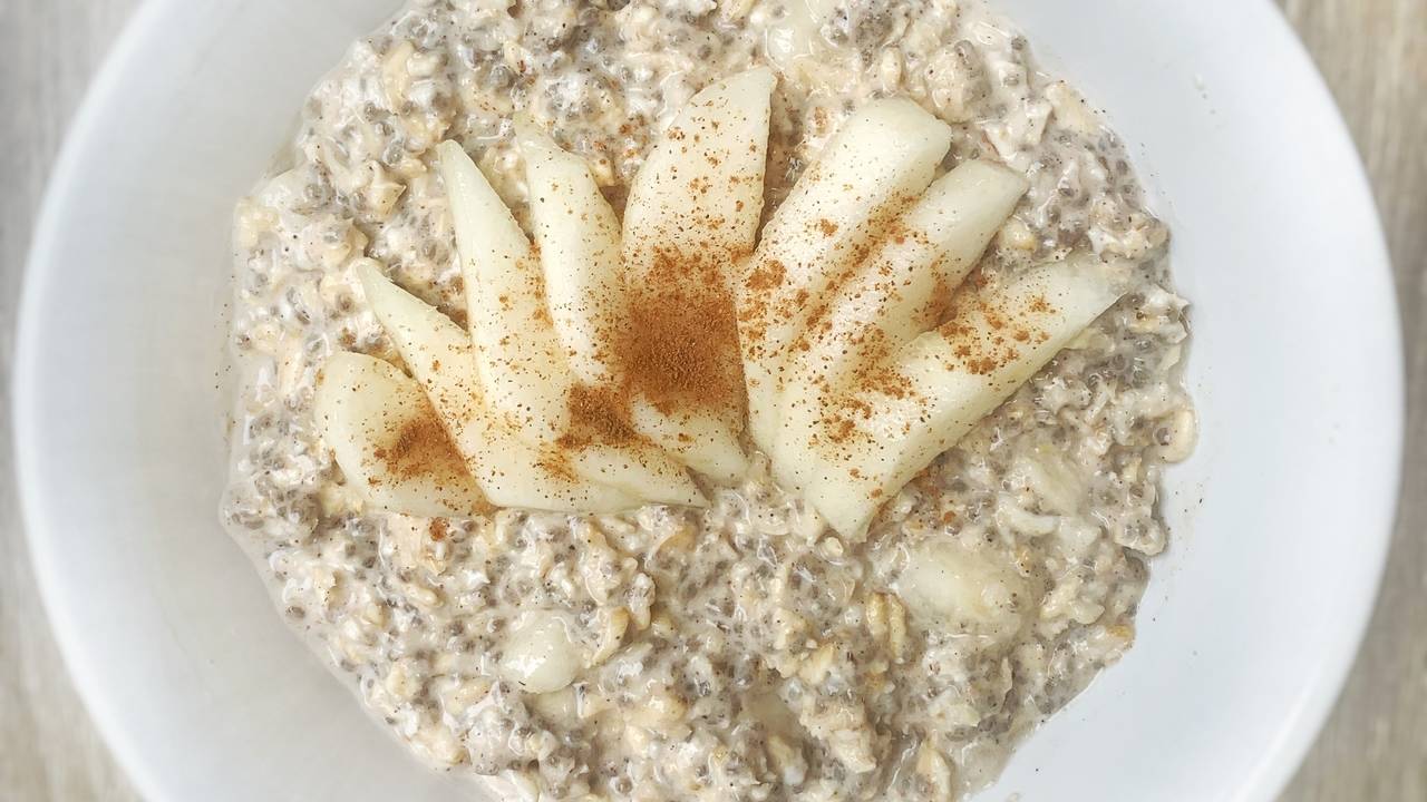 Cinnamon Pear Overnight Oats