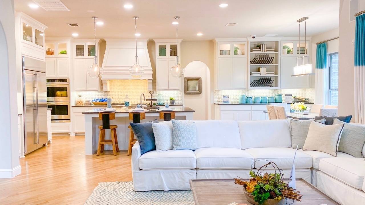 Learn what’s inside a Professional Decorator and Home Stager’s Toolkit