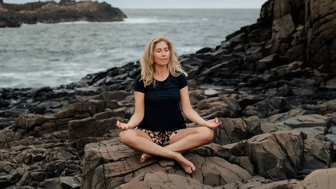 10 Soothing Meditation Voices for an Extra Dose of Calm | EQ Minds