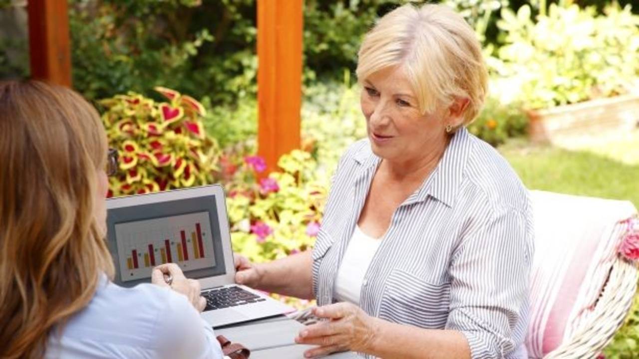 What is a Certified Divorce Financial Analyst and how do they help?