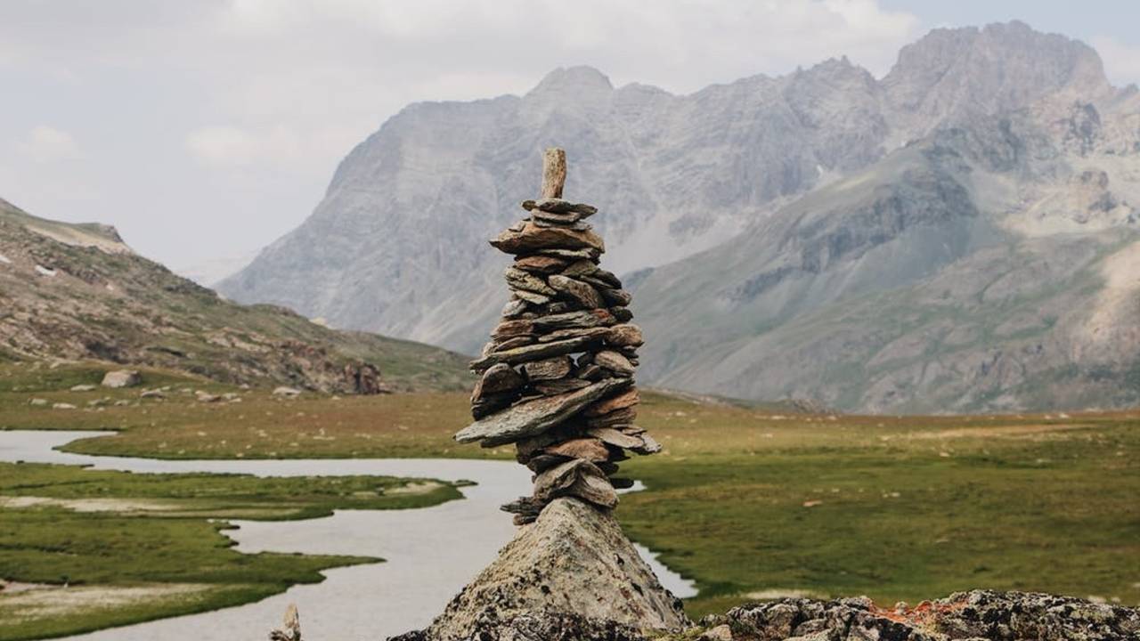 Flourishing Things: Nature Art using only natural materials in nature.