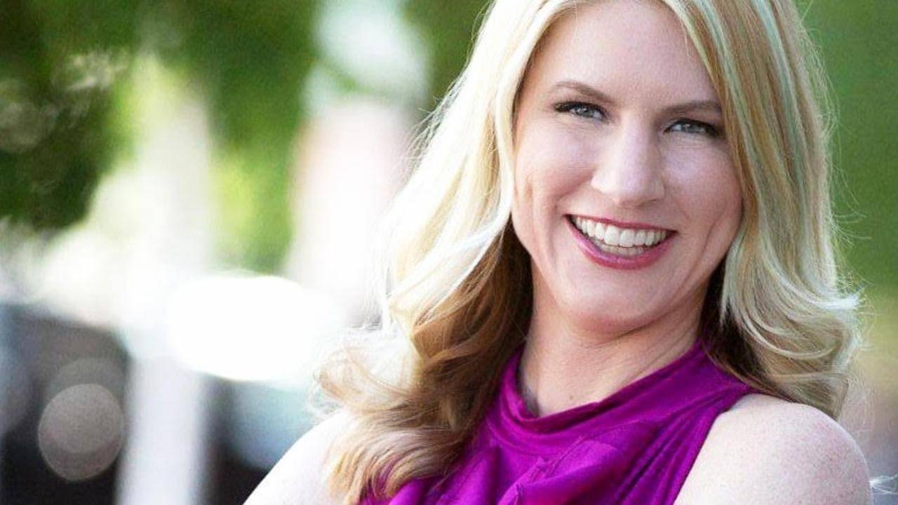 #22: Understanding Your Hormones with Dr Carrie Jones [PODCAST]