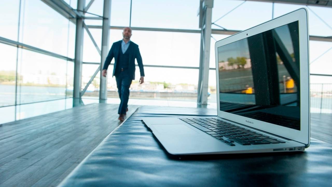 Online Business Owner Masterclass by Arnon Barnes