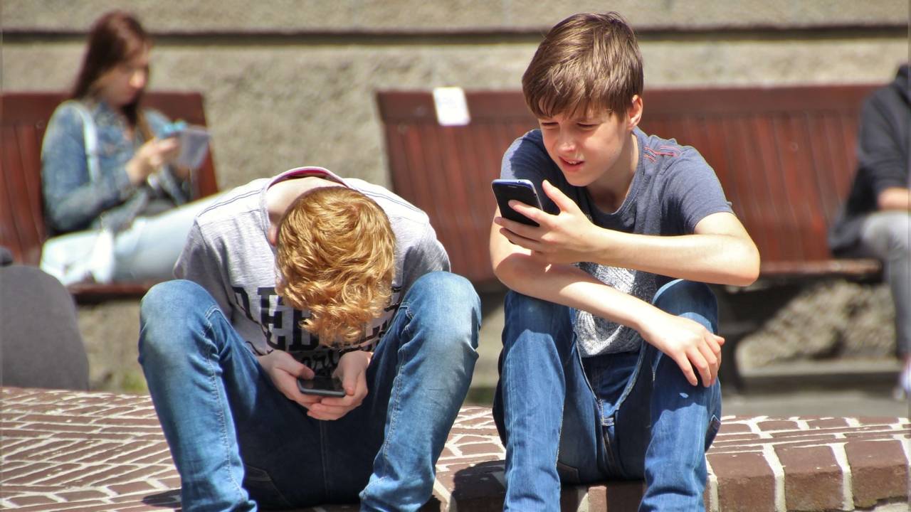 What to Do If Your Child Sees Something Inappropriate | Nontoxic Livin