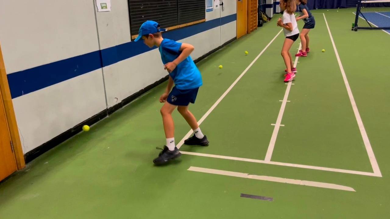 Coordination - Ball roll between legs | Tennis SuperMovers